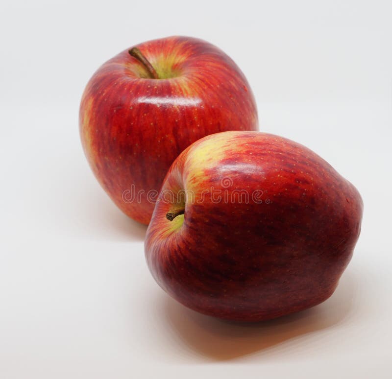 Dos Manzanas Rojas Hermosas Imagen de archivo - Imagen de amarillo ...