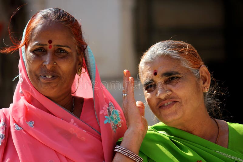 Dos mujeres indias fotografía editorial. Imagen de persona - 44421117