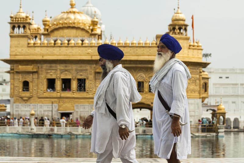 Dos Sikhs Que Caminan El Templo De Oro Foto editorial - Imagen de ...