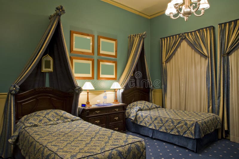 Cama lujosa del pabellón imagen de archivo. Imagen de lujosa - 22679871