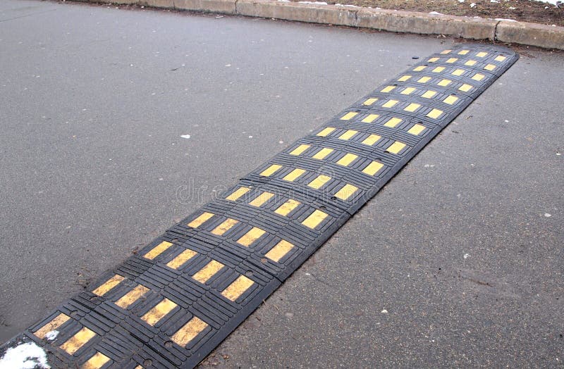 Dosso stradale fotografia stock. Immagine di urto, salto - 29604526