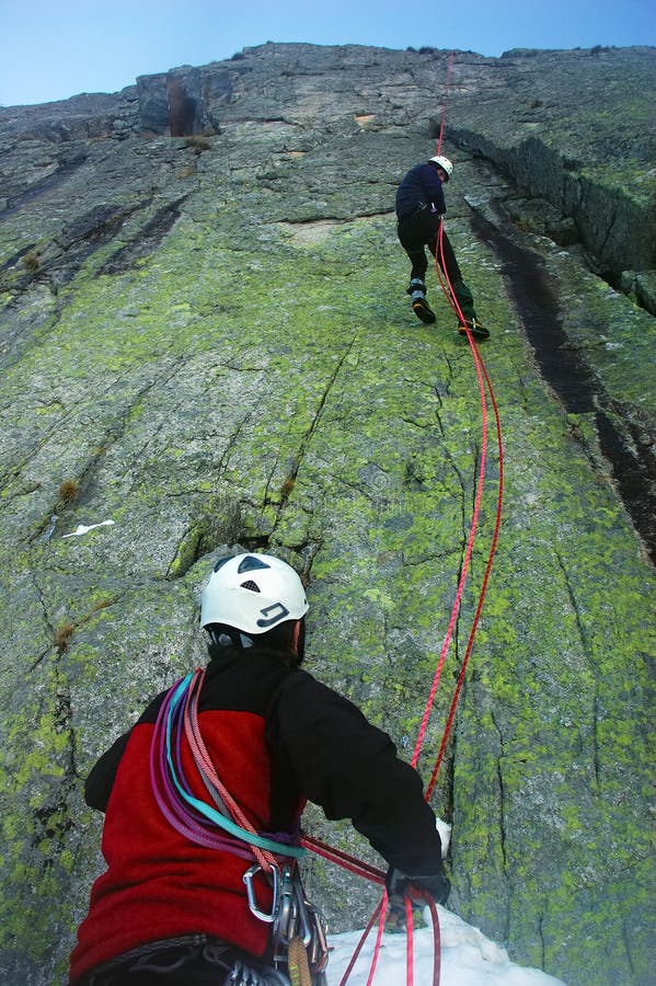 Double corde photo stock. Image du noeuds, bois, brins - 25001648