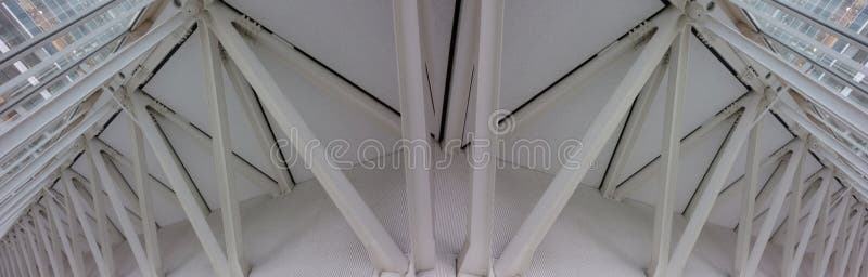 Double Image, Beams Stretched Around the Structural Interior Space ...