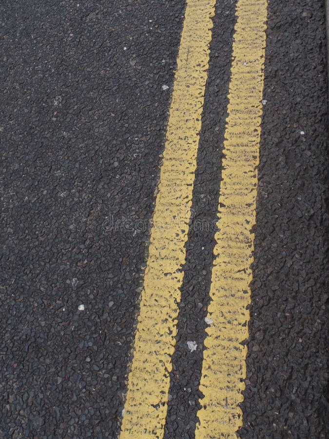 Double Ligne Jaune De Circulation Image stock - Image du surface ...