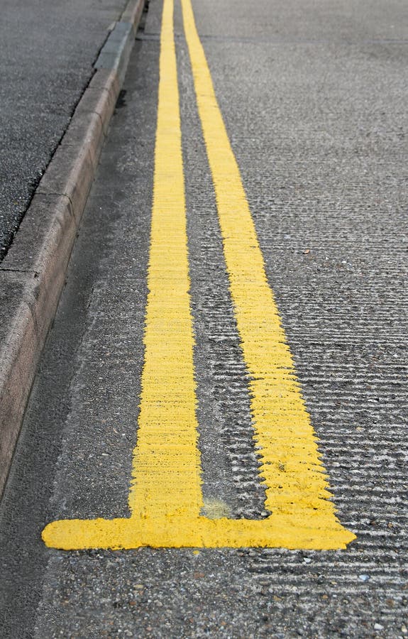 882 Double Yellow Lines Road Photos - Free & Royalty-Free Stock Photos ...