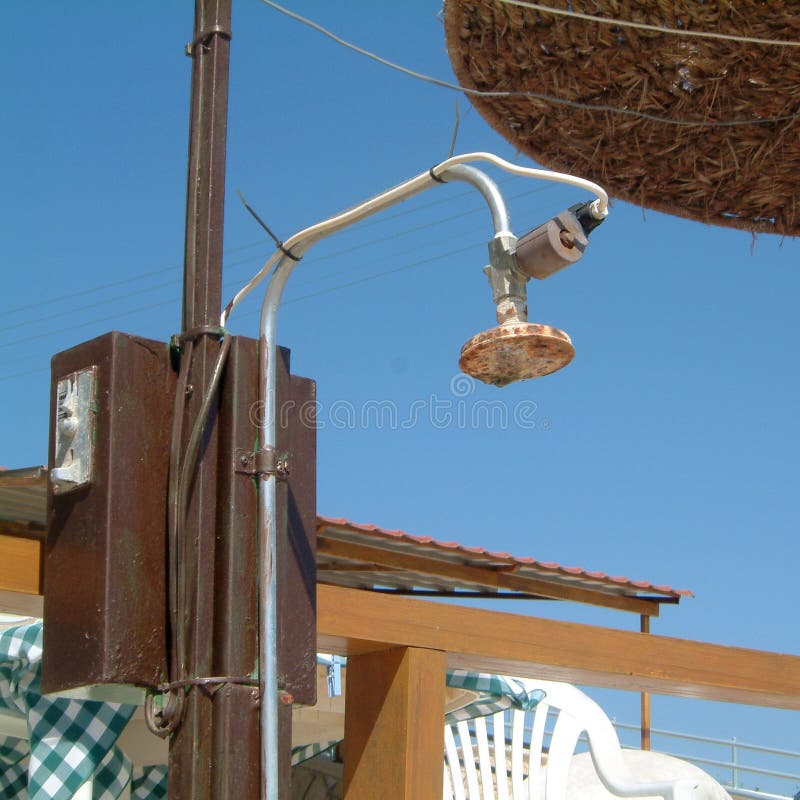 Douche de plage de vintage photographie éditorial. Image du bain ...