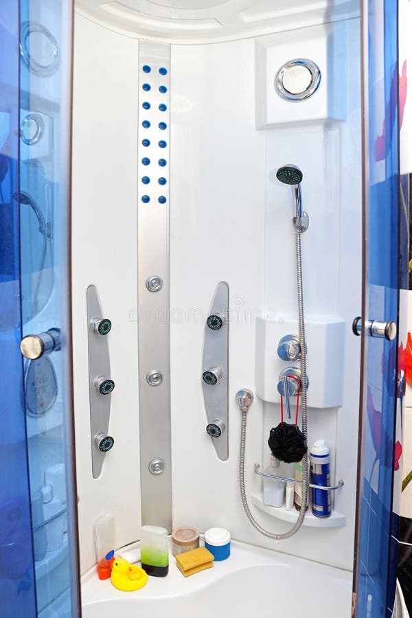 Douche Hydromassage image stock. Image du shampooing - 86093381