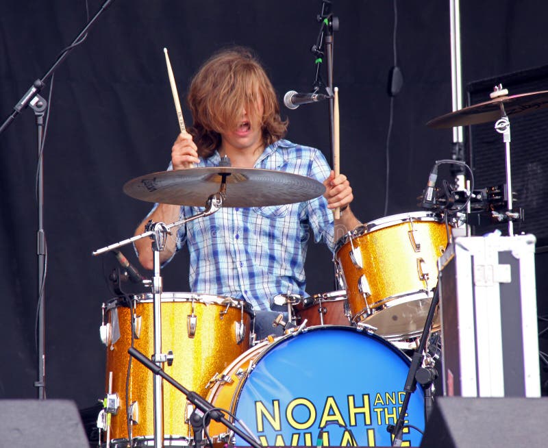 Doug Fink of Noah and the Whale Editorial Photo - Image of raver ...
