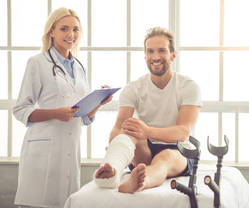 Doutor e paciente foto de stock. Imagem de fêmea, hospital - 78526756