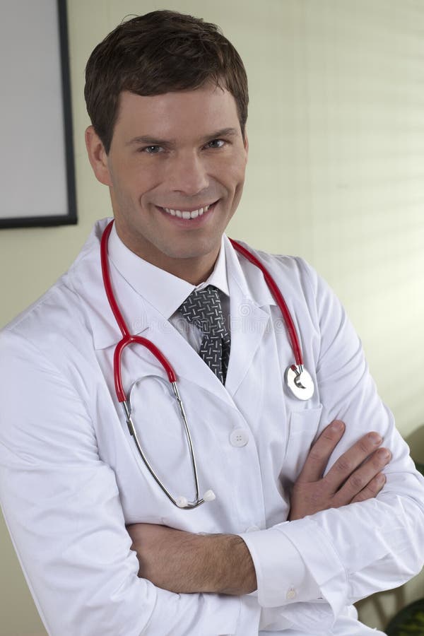 Varredura De CAT Masculina Do Doutor Examining Foto de Stock - Imagem ...