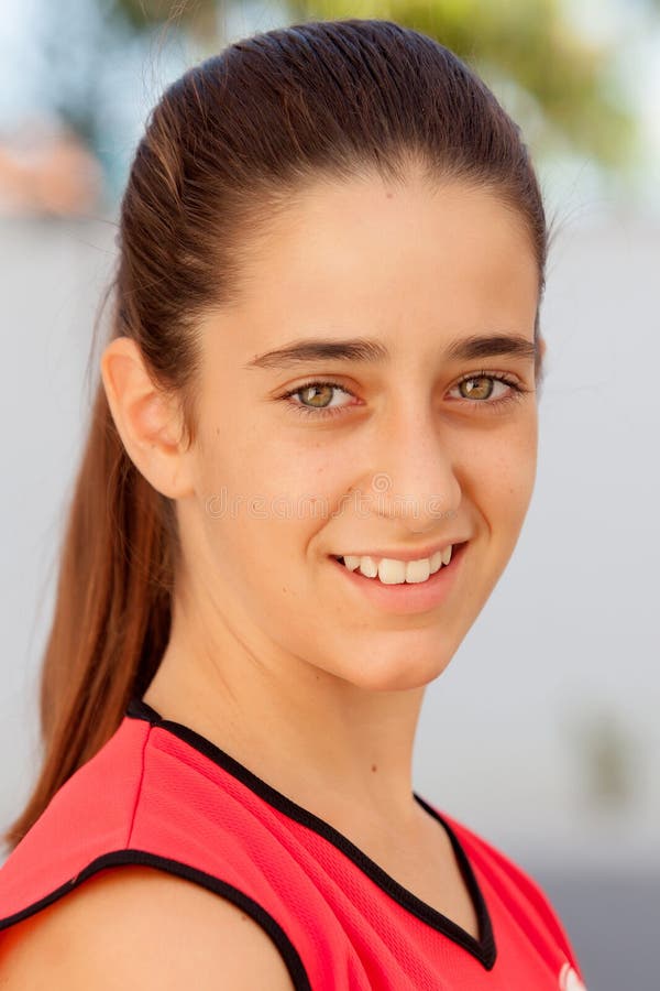 Gentille Fille Douze Ans De Sourire Image Stock Image Du Normal