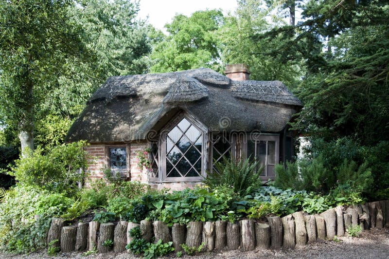 The Dove House at Charlecote Park Stock Photo - Image of forest, roof ...