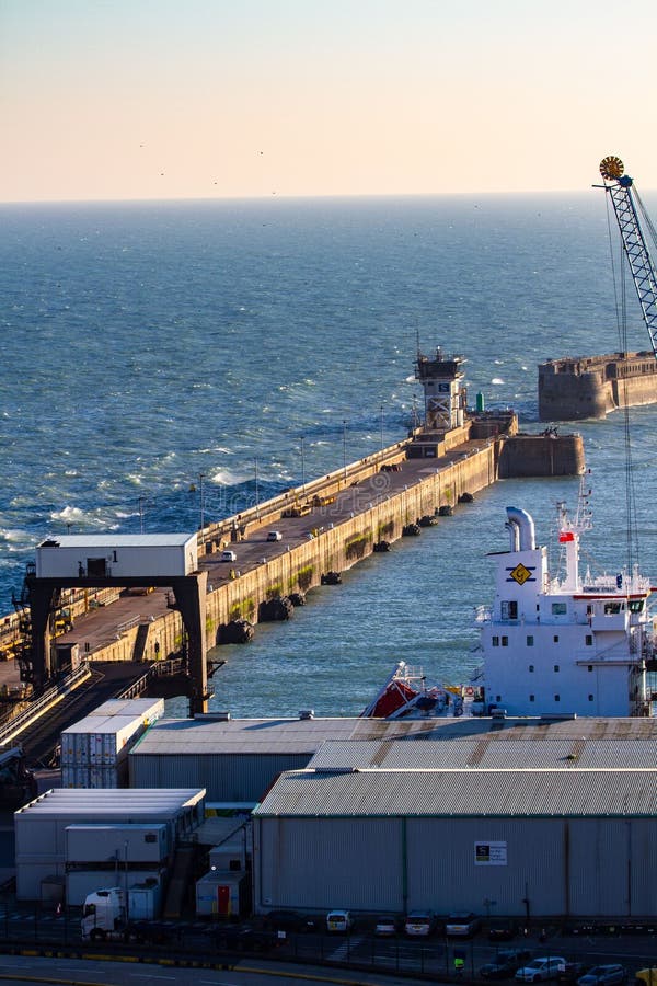 Dover harbour wall editorial stock image. Image of france - 131998719
