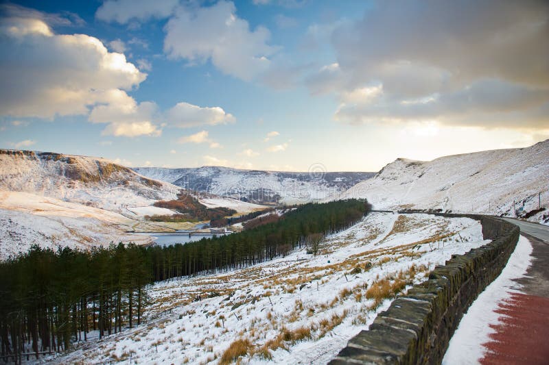 Dovestone-Reservoir in Dovestones Stockfoto - Bild von vorratsbehälter ...