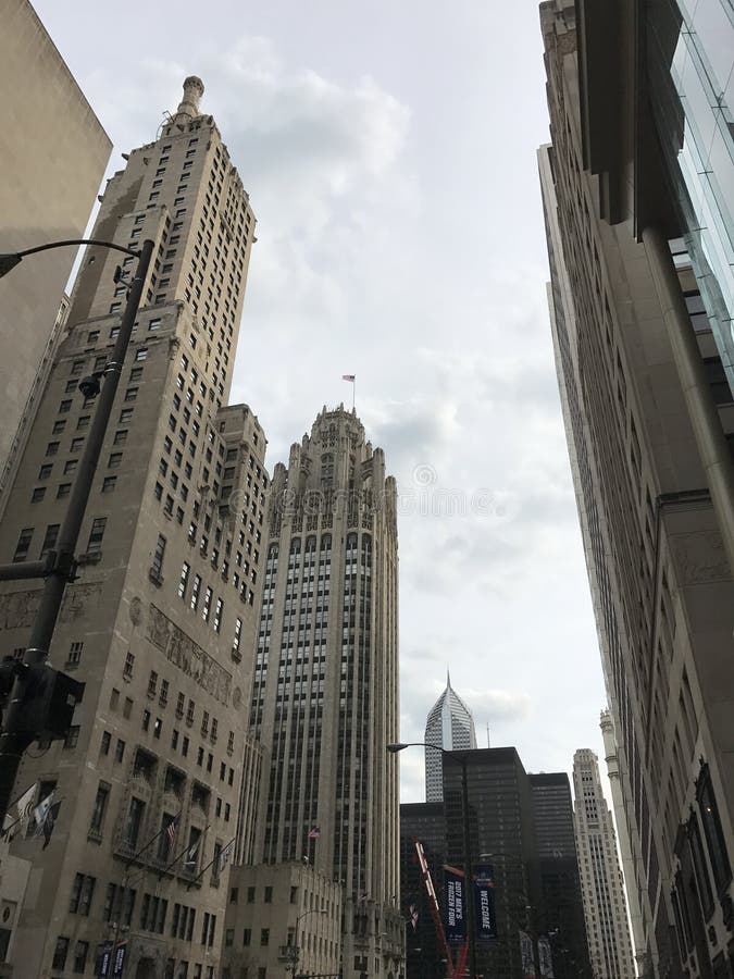 Downtown Chicago editorial stock photo. Image of buildings - 266249123
