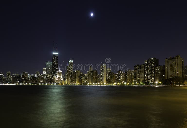 Downtown Chicago at night stock image. Image of chicago - 33685151