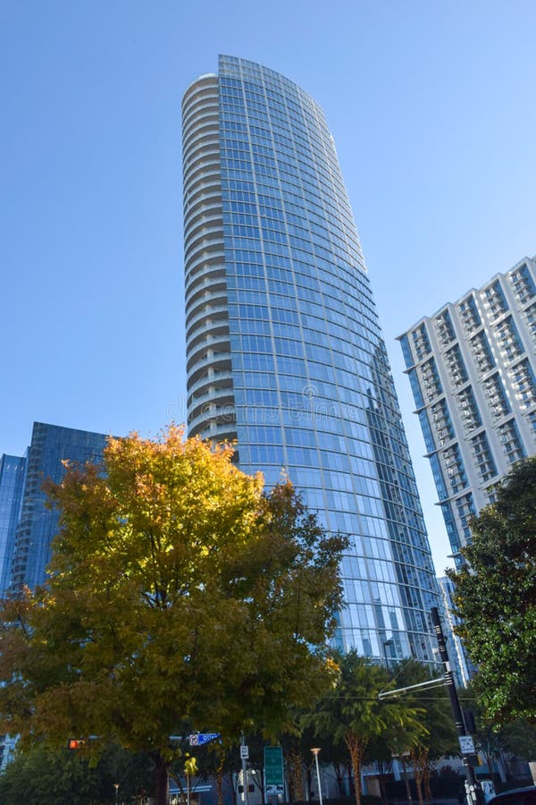 Downtown Dallas Mirror Building Editorial Image - Image of mirror ...
