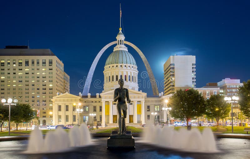 Gateway Arch St. Louis stock photo. Image of courthouse - 4870446