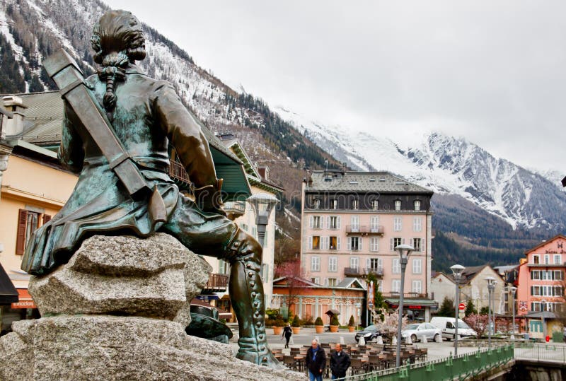 Dr. Het Standbeeld Van Gabriel Michel Paccard, Chamonix, Frankrijk ...