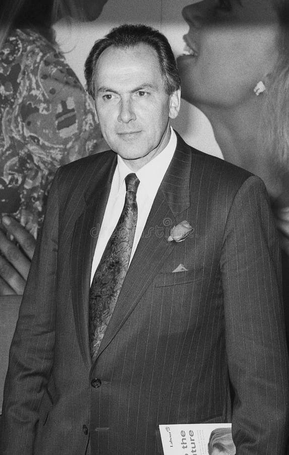 Dr.John Cunningham editorial photography. Image of press - 14053077