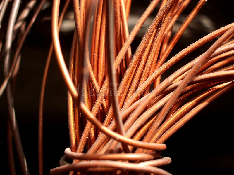 De rol van een koperdraad stock foto. Image of elektriciteit - 2560208