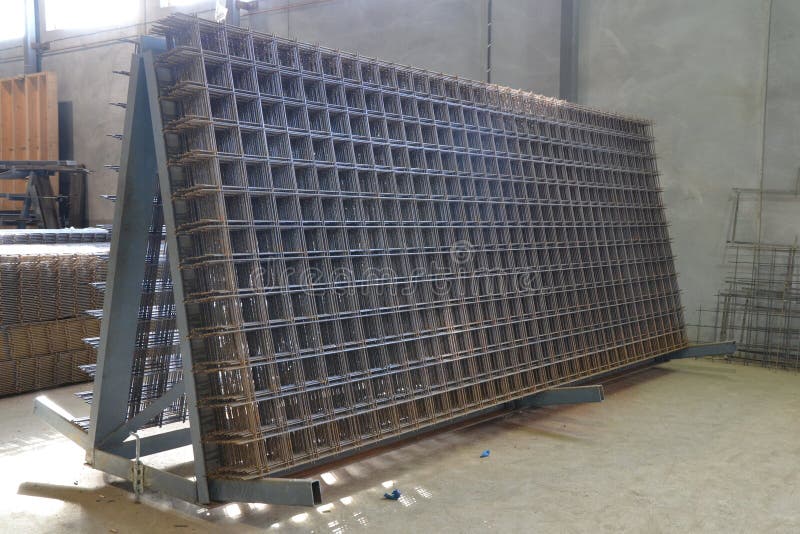 Draadnet stock foto. Image of pijp, hout, straal, voor - 52745536