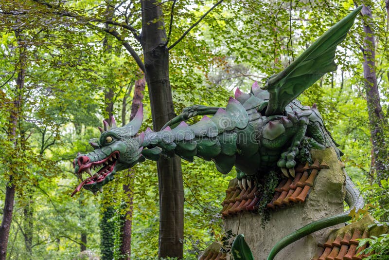 Draak Lichtgeraakt (Lightly Touched by the Dragon) in the Efteling ...