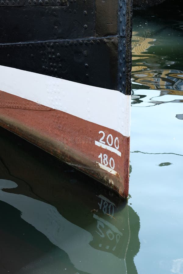 Draft mark on the bow stock image. Image of cargo, level - 124059443