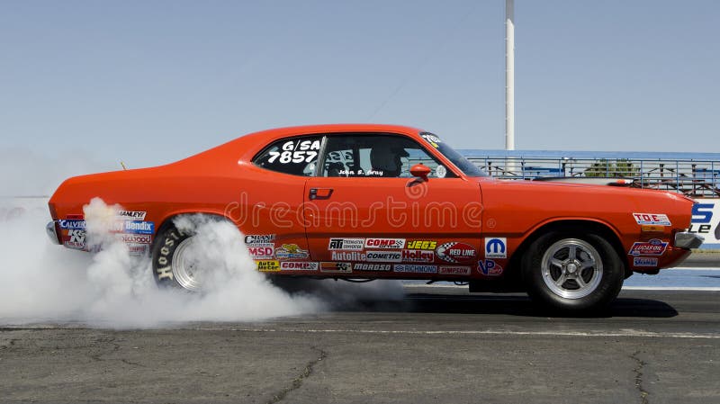 Drag Race burn-out editorial stock image. Image of burn - 19379054