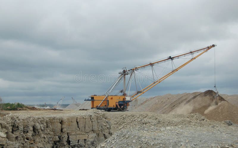 Dragline in open pit stock image. Image of clouds, drilling - 14784953