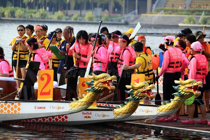 Dragon Boat Racing editorial photo. Image of oars, racing - 18170601