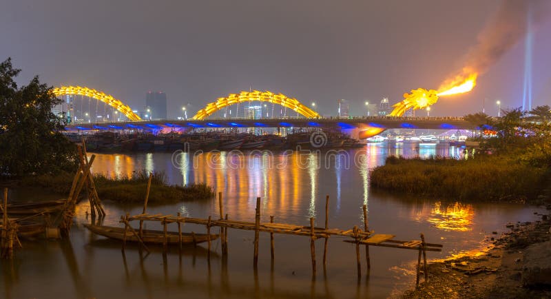 Dragon Bridge Cau Rong, Da Nang Vietname Imagem de Stock Editorial ...