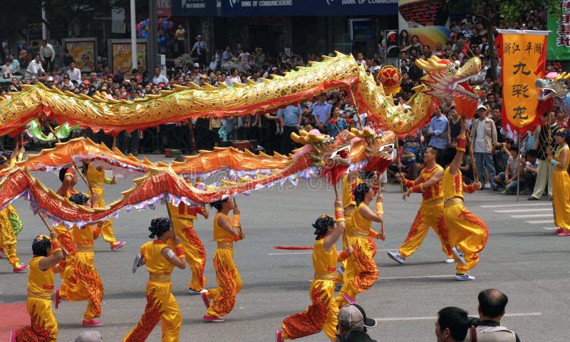 Dragon dance in China editorial image. Image of tradition - 14760410