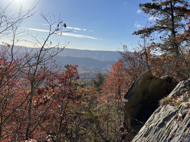 Dragons Tooth Trail in Virginia Stock Image - Image of tooth, wetland ...