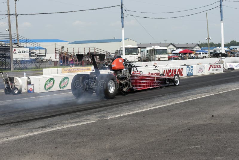 Drag racing editorial photo. Image of competition, dragway - 61365361