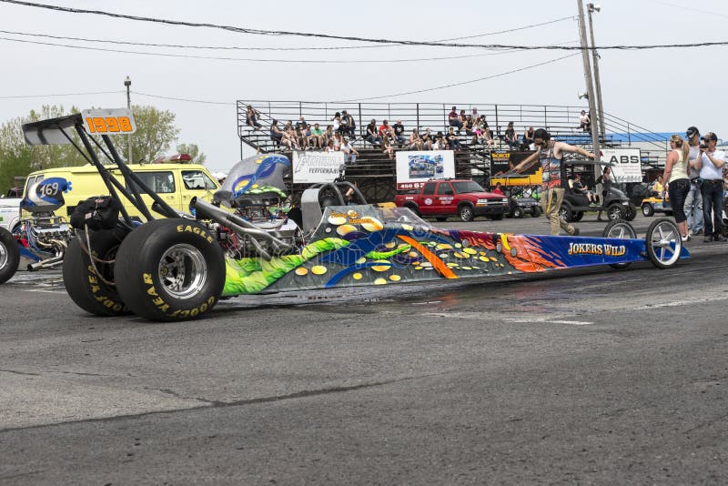Dragster redactionele stock foto. Image of racen, band - 26213018
