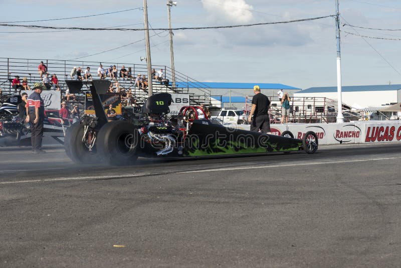 Dragster redactionele stock foto. Image of racen, band - 26213018