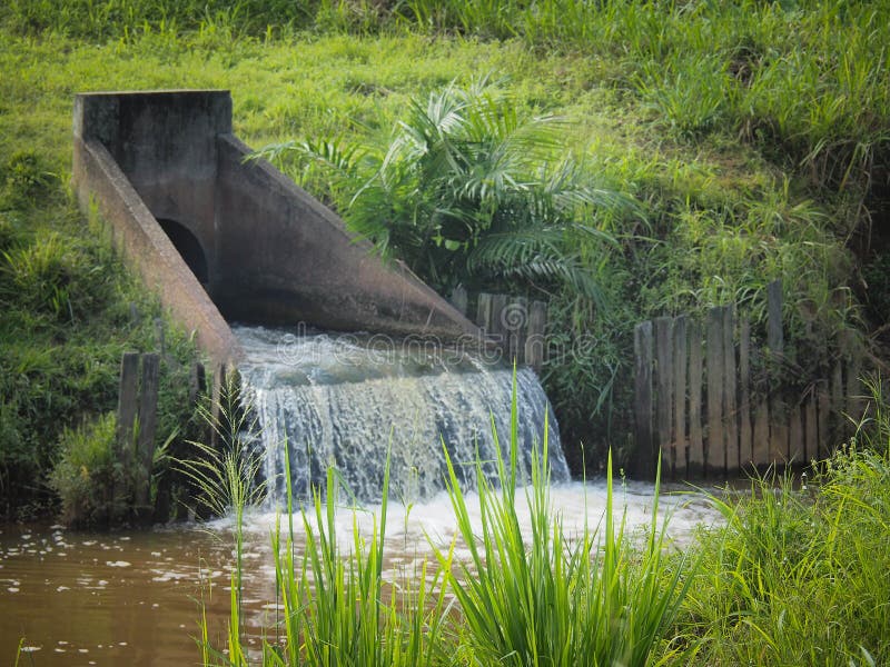 Water Drainage System To Ensure the Water Flow Smoothly To Prevent ...