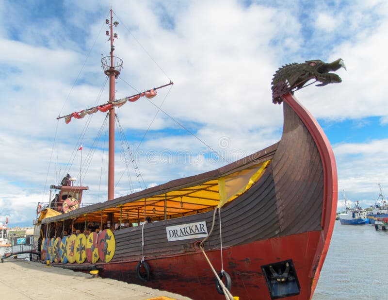 Wikingowie przy Drakkar zdjęcie stock editorial. Obraz złożonej z ...