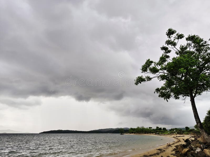 Dramatic Clouds at the Beach Over the Sea Waves, Dark Sky, Overcast ...