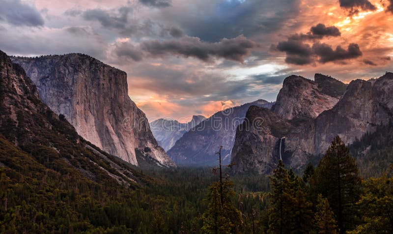 Dramatic Cloudy Dawn on Yosemite Valley, Yosemite National Park ...