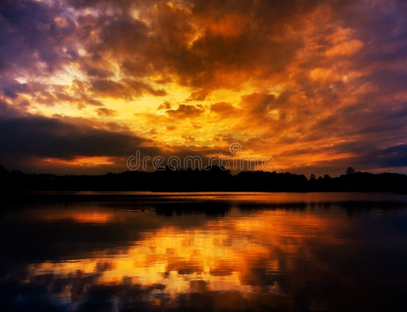 Dramatic Cloudy Sunset Sky Reflection on Lake Stock Photo - Image of ...