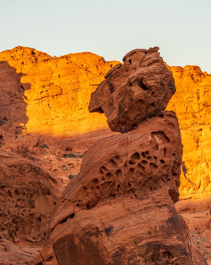 Dramatic Aztec Sandstone Formation in Profile of Man in Valley of Fire ...