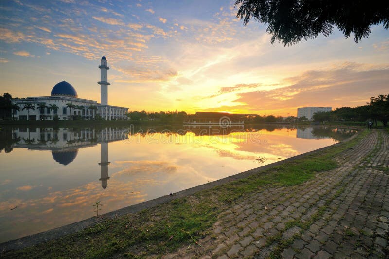 Dramatic Sunset Over the Mosque with Sky Reflections on Water Stock ...