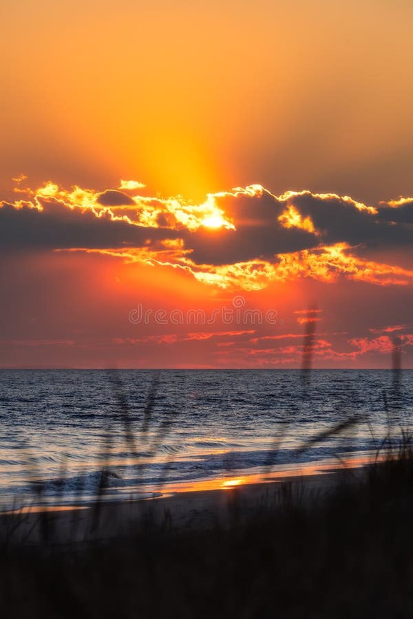 Dramatic Sunset Over the Ocean As Sun Rays Pop through Vibrant Clouds ...