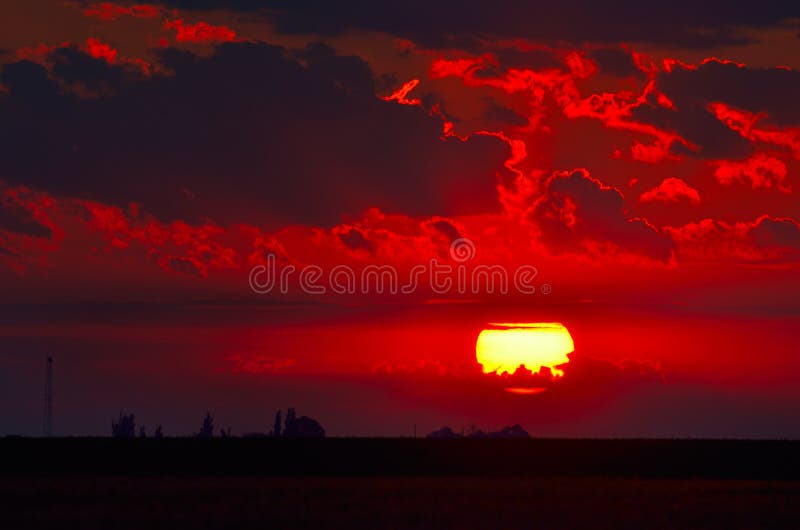 Dramatic sunset stock image. Image of mountain, silhouette - 39784801