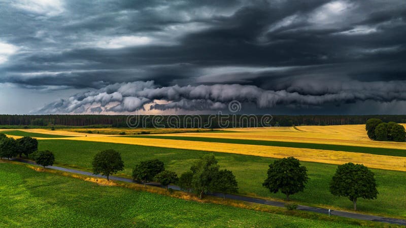 Incoming storm stock photo. Image of rain, spiaggia, pericolo - 57380662