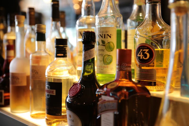 Drank in De Bar. Liqueur in the Bar. Editorial Photo - Image of likeur ...