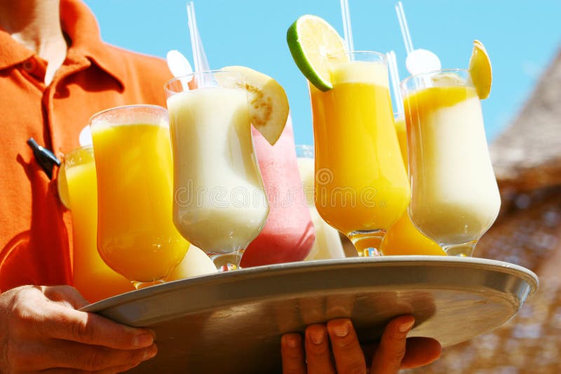 Drankjes Op Het Strand - Geniet Ervan Stock Afbeelding - Image of vers ...