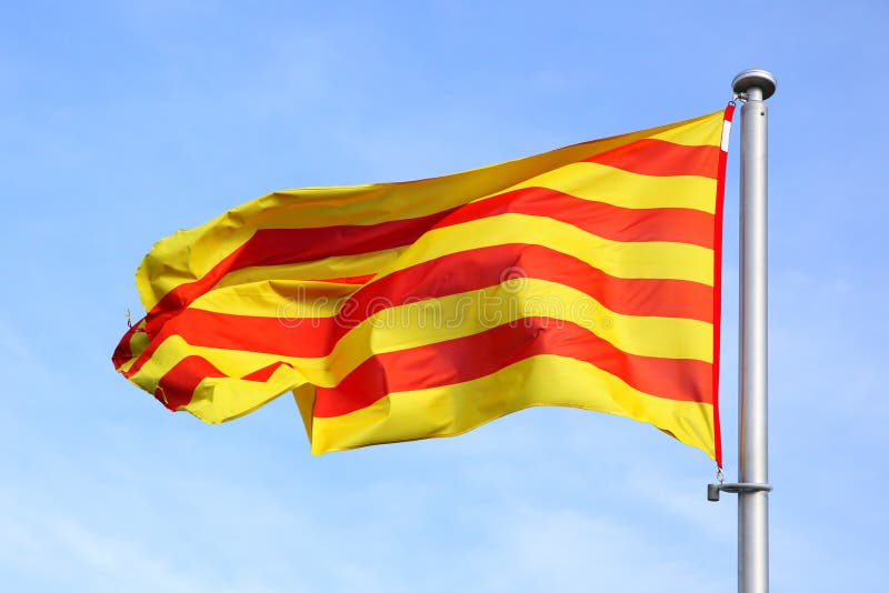 Drapeau catalan image stock. Image du jaune, soufflement - 57777289